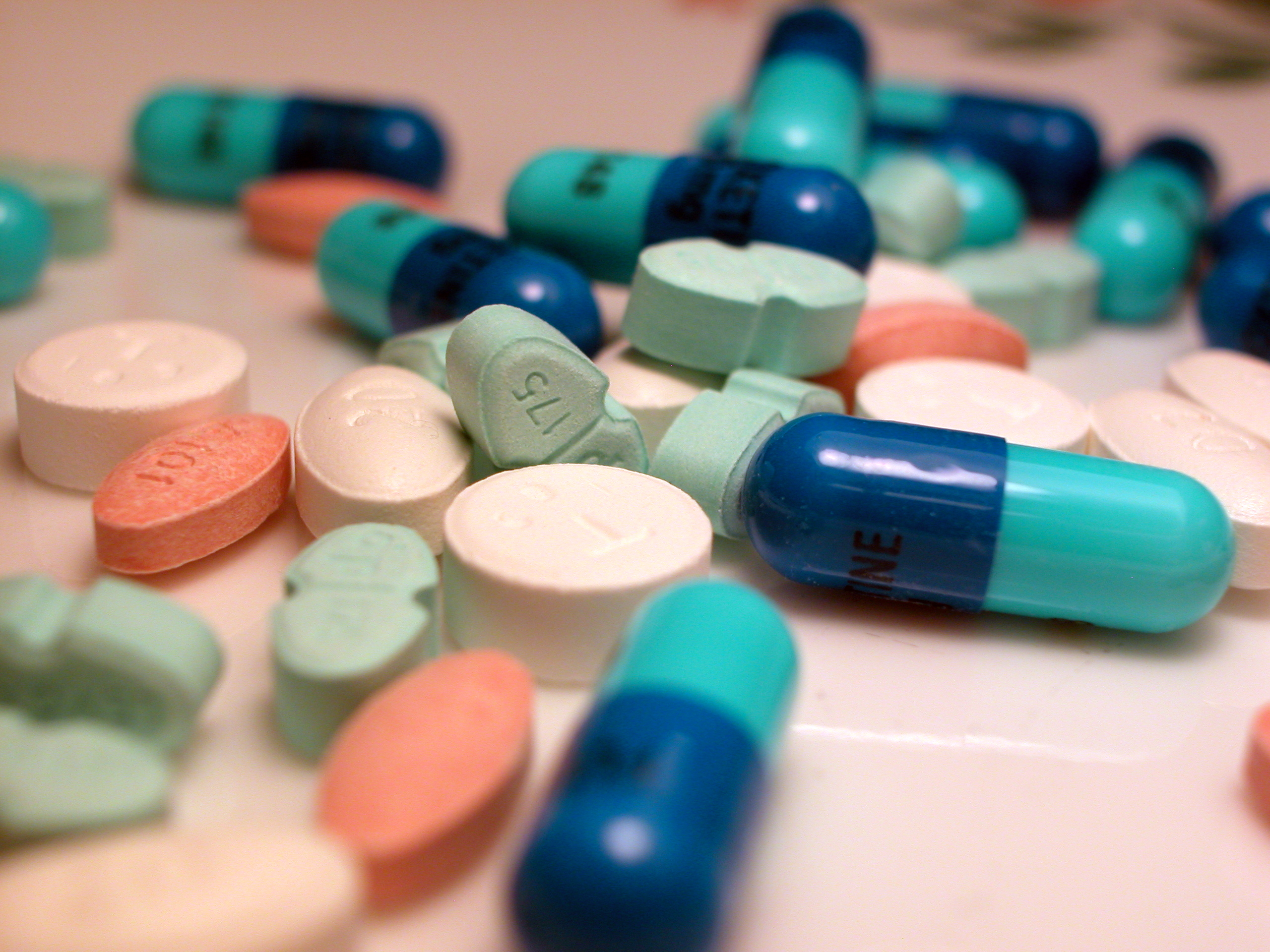 drugs-for-physical-emotional-pain-change-your-brain-the-open-mind